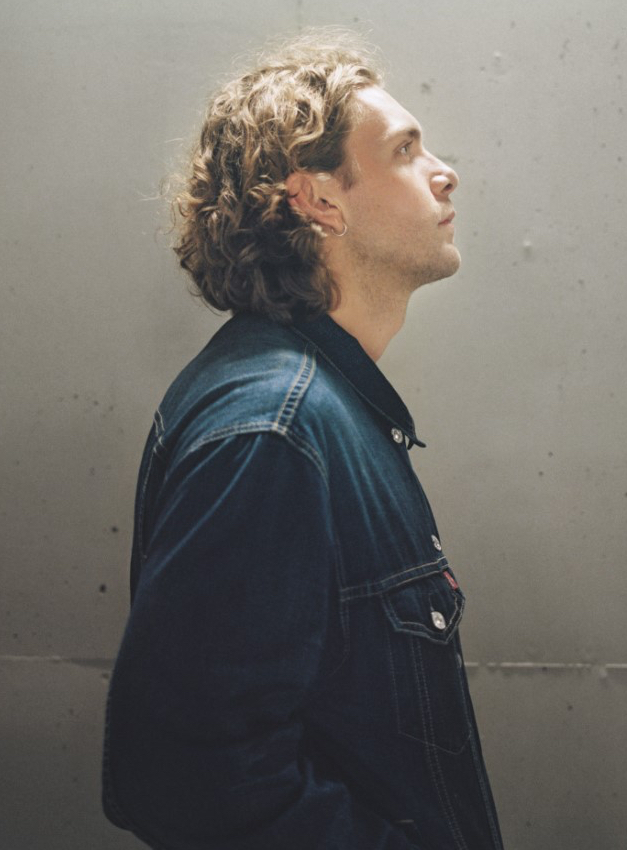 Lewis Knaggs: Runaway – BUSK MUSIC